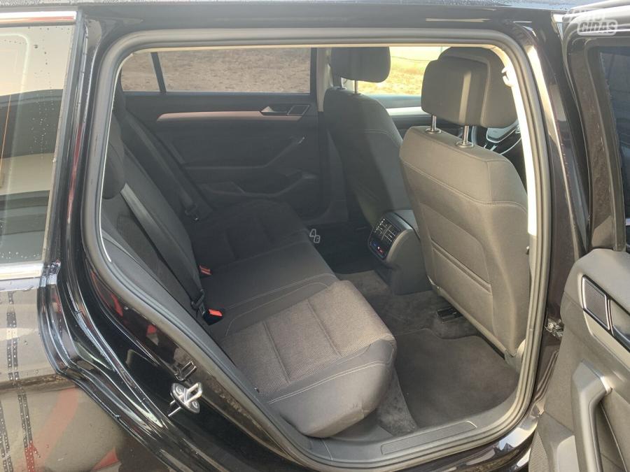 Black Volkswagen Passat 2015 in Kaunas, with an engine capacity of 2.00 L and mileage of 301 thousand km for 8199 €, photo 31 on AUTOMOTO.COM.LV