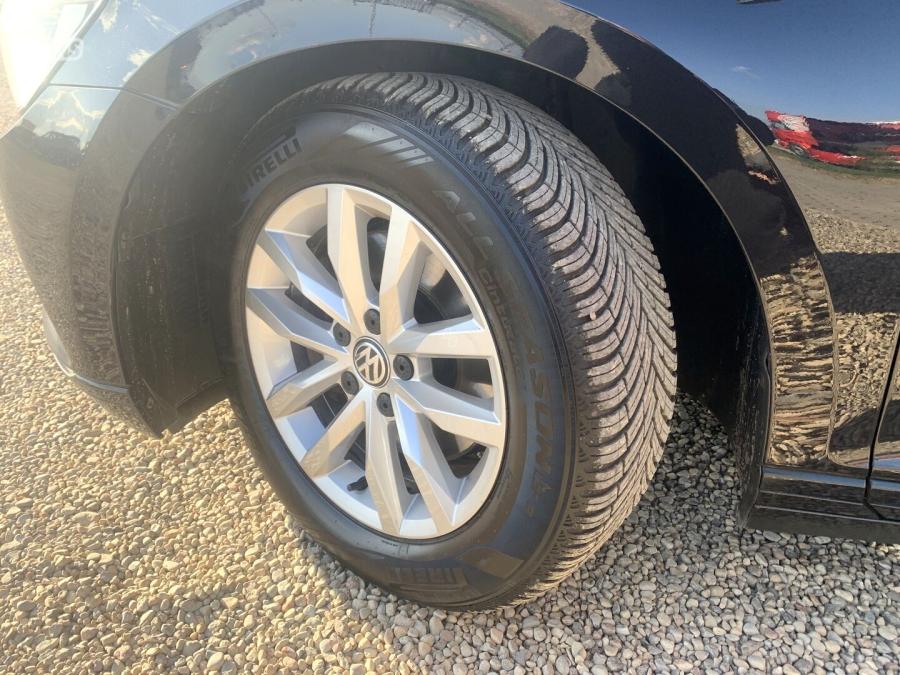 Black Volkswagen Passat 2015 in Kaunas, with an engine capacity of 2.00 L and mileage of 301 thousand km for 8199 €, photo 34 on AUTOMOTO.COM.LV