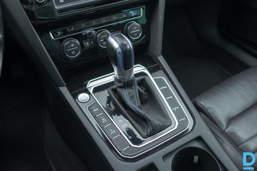 Melns Volkswagen Passat 2015 Liepāja, ar dzinēja tilpumu 1.40 L un nobraukumu 271 tūkst. km par 16000 €, foto 9 vietnē AUTOMOTO.COM.LV