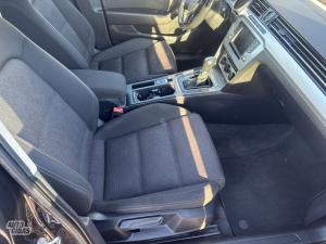 Black Volkswagen Passat 2015 in Jurbarkas, with an engine capacity of 2.00 L and mileage of 312 thousand km for 7850 €, photo 18 on AUTOMOTO.COM.LV