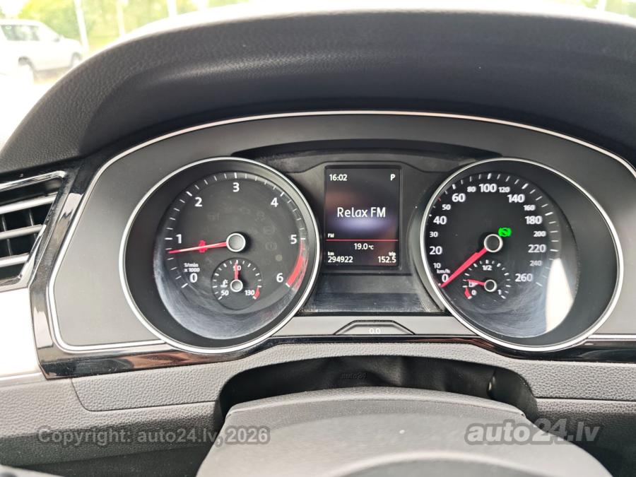 Melns Volkswagen Passat 2015 Tartu, ar dzinēja tilpumu 2.00 L un nobraukumu 295 tūkst. km par 10399 €, foto 28 vietnē AUTOMOTO.COM.LV
