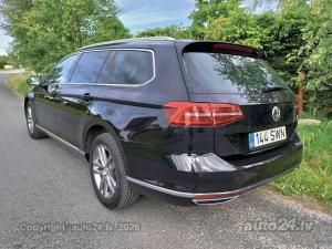 Black Volkswagen Passat 2015 in Tallinn, with an engine capacity of 2.00 L and mileage of 273 thousand km for 12999 €, photo 6 on AUTOMOTO.COM.LV