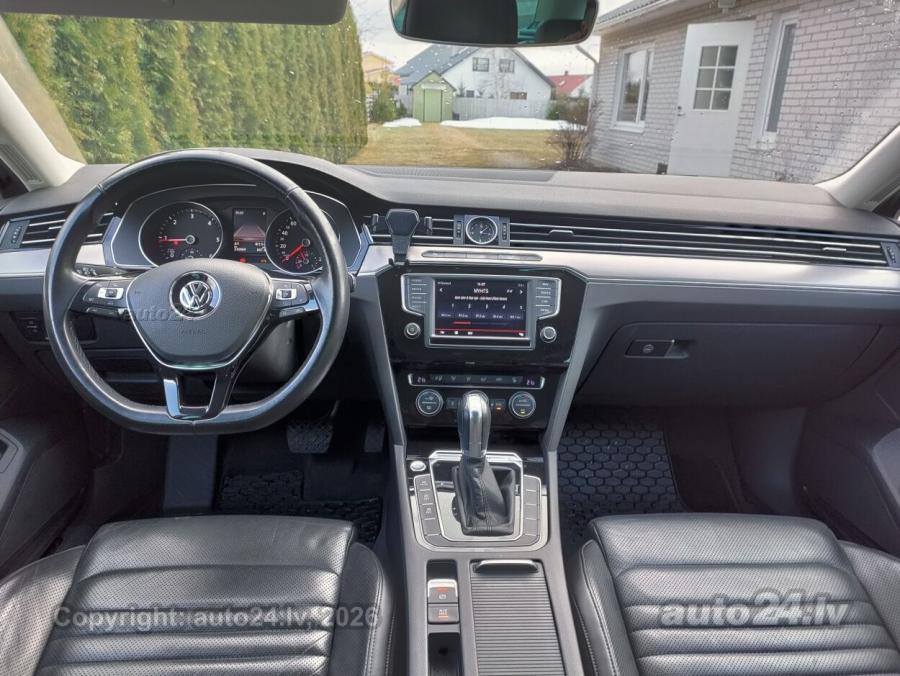 Black Volkswagen Passat 2015 in Tallinn, with an engine capacity of 2.00 L and mileage of 273 thousand km for 12999 €, photo 10 on AUTOMOTO.COM.LV