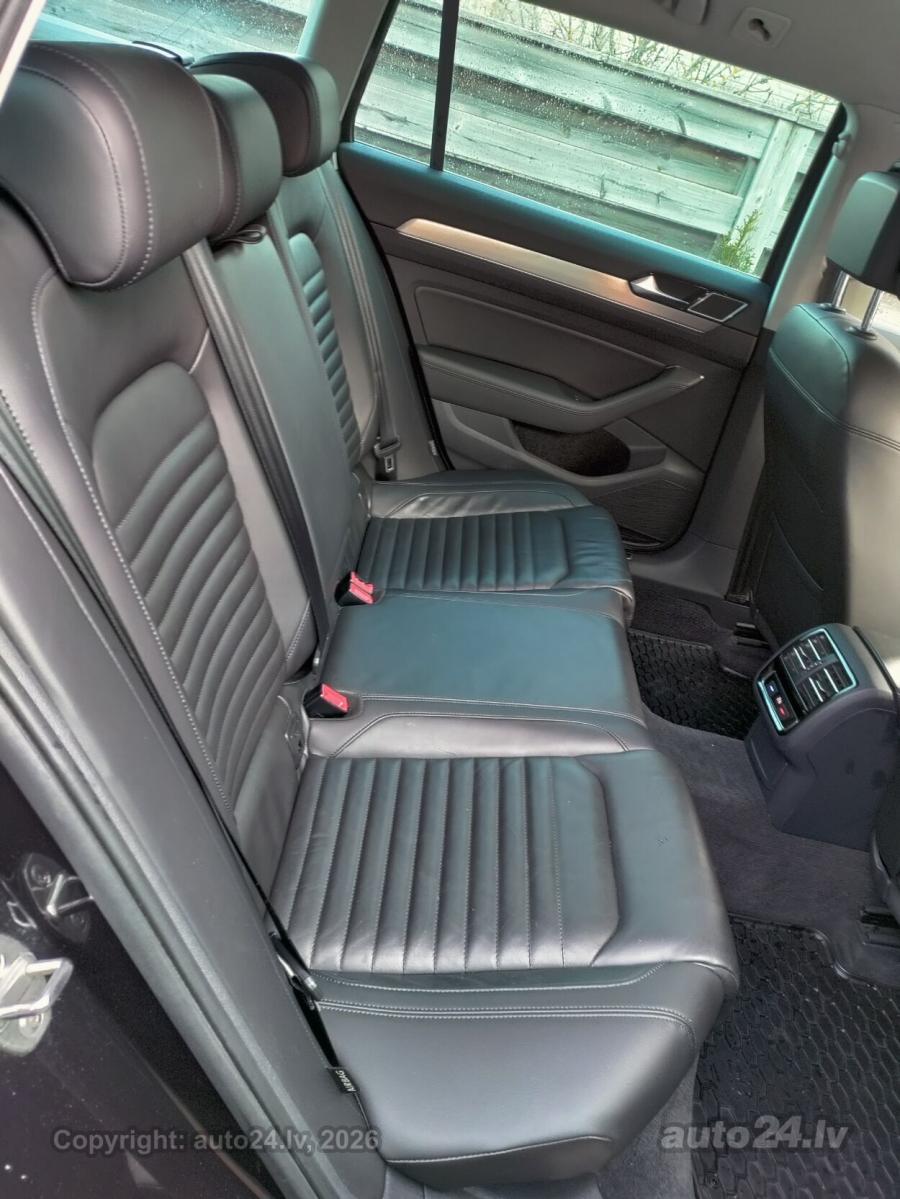 Black Volkswagen Passat 2015 in Tallinn, with an engine capacity of 2.00 L and mileage of 273 thousand km for 12999 €, photo 12 on AUTOMOTO.COM.LV