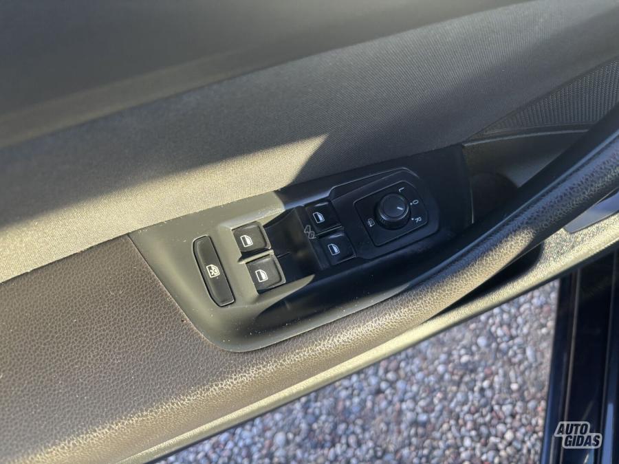 Black Volkswagen Passat 2015 in Jurbarkas, with an engine capacity of 2.00 L and mileage of 311 thousand km for 7750 €, photo 21 on AUTOMOTO.COM.LV