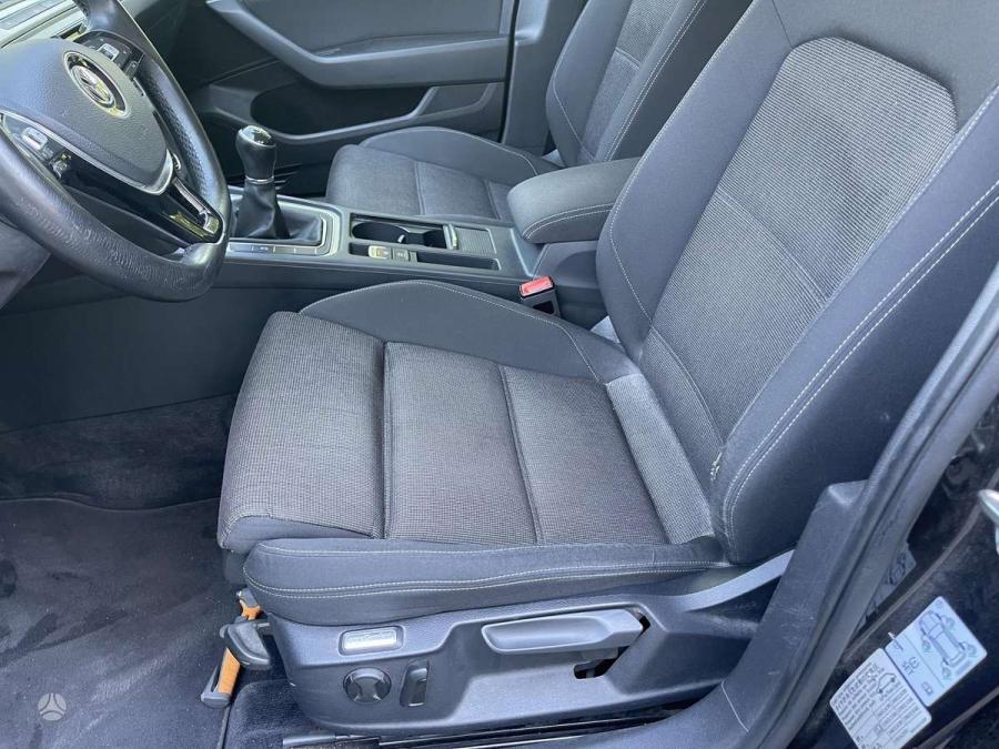 Melns Volkswagen Passat 2015 Kauņa, ar dzinēja tilpumu 1.60 L un nobraukumu 249 tūkst. km par 6600 €, foto 24 vietnē AUTOMOTO.COM.LV