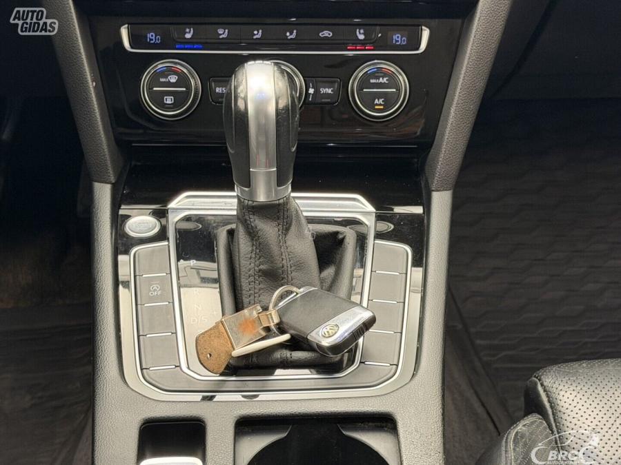 Melns Volkswagen Passat 2015 Avižieniai, ar dzinēja tilpumu 2.00 L un nobraukumu 256 tūkst. km par 8900 €, foto 19 vietnē AUTOMOTO.COM.LV