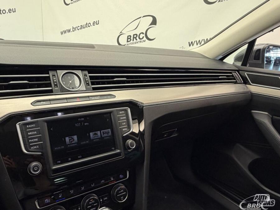 Melns Volkswagen Passat 2015 Avižieniai, ar dzinēja tilpumu 2.00 L un nobraukumu 256 tūkst. km par 8900 €, foto 29 vietnē AUTOMOTO.COM.LV