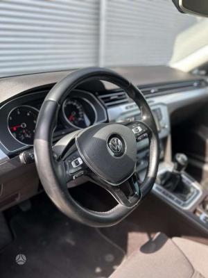 Melns Volkswagen Passat 2015 Šauļi, ar dzinēja tilpumu 1.60 L un nobraukumu 232 tūkst. km par 7750 €, foto 23 vietnē AUTOMOTO.COM.LV