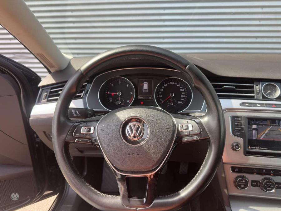Melns Volkswagen Passat 2015 Šauļi, ar dzinēja tilpumu 1.60 L un nobraukumu 232 tūkst. km par 7750 €, foto 25 vietnē AUTOMOTO.COM.LV