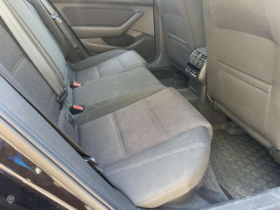 Melns Volkswagen Passat 2015 Kauņa, ar dzinēja tilpumu 1.60 L un nobraukumu 249 tūkst. km par 6550 €, foto 27 vietnē AUTOMOTO.COM.LV