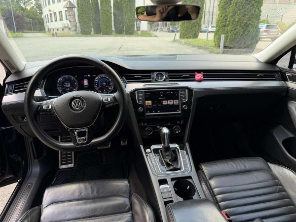 Black Volkswagen Passat 2015 in Alytus, with an engine capacity of 2.00 L and mileage of 237 thousand km for 10700 €, photo 10 on AUTOMOTO.COM.LV