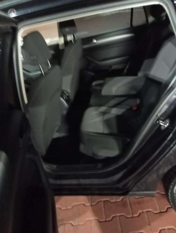Black Volkswagen Passat 2015 in Vilnius, with an engine capacity of 1.60 L and mileage of 320 thousand km for 6950 €, photo 5 on AUTOMOTO.COM.LV