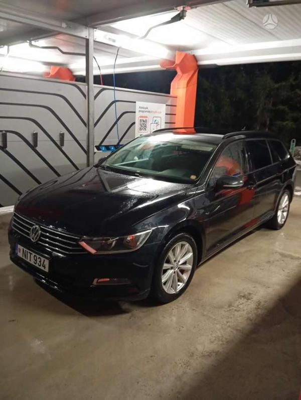 Black Volkswagen Passat 2015 in Vilnius, with an engine capacity of 1.60 L and mileage of 320 thousand km for 6950 €, photo 10 on AUTOMOTO.COM.LV