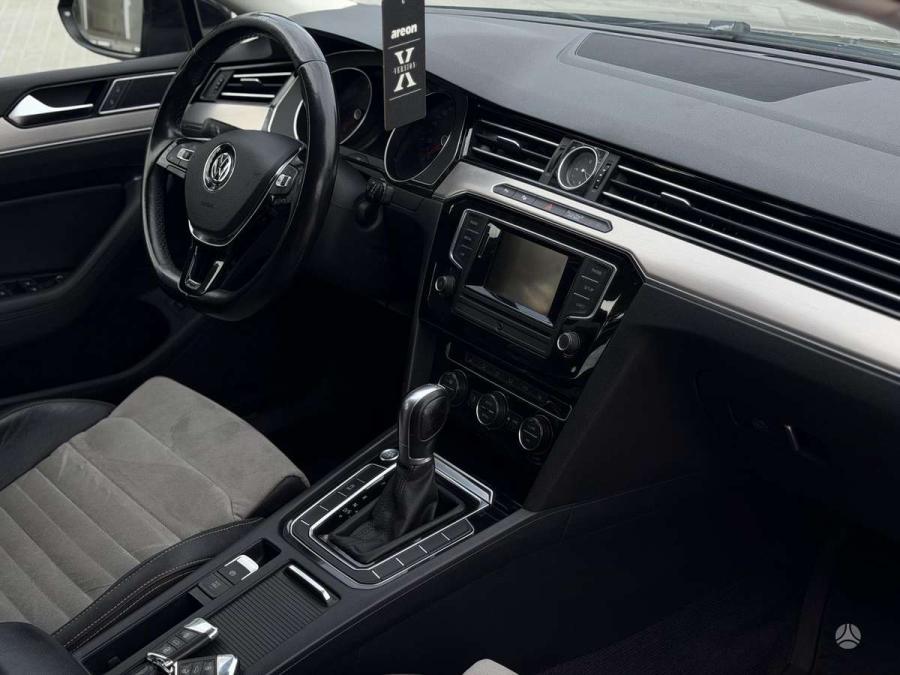 Black Volkswagen Passat 2015 in Rokiskis, with an engine capacity of 1.60 L and mileage of 340 thousand km for 6750 €, photo 22 on AUTOMOTO.COM.LV
