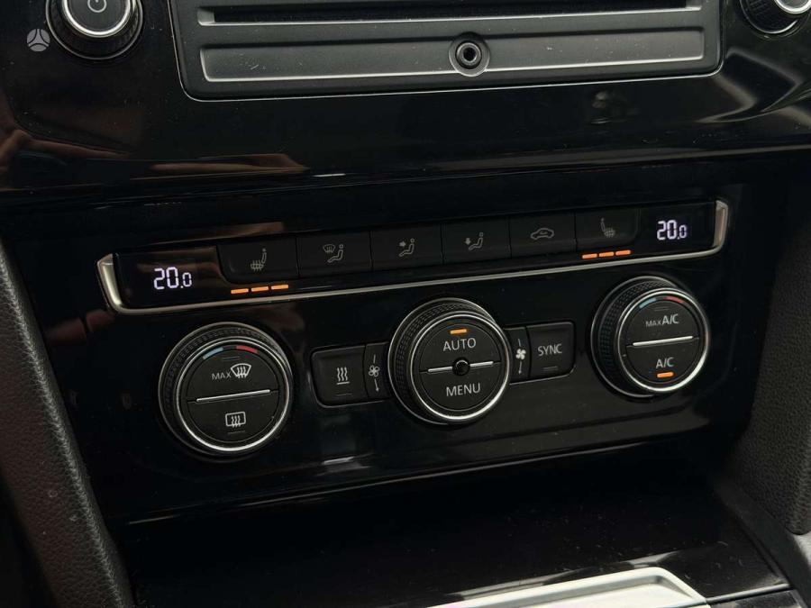 Black Volkswagen Passat 2015 in Rokiskis, with an engine capacity of 1.60 L and mileage of 340 thousand km for 6750 €, photo 35 on AUTOMOTO.COM.LV