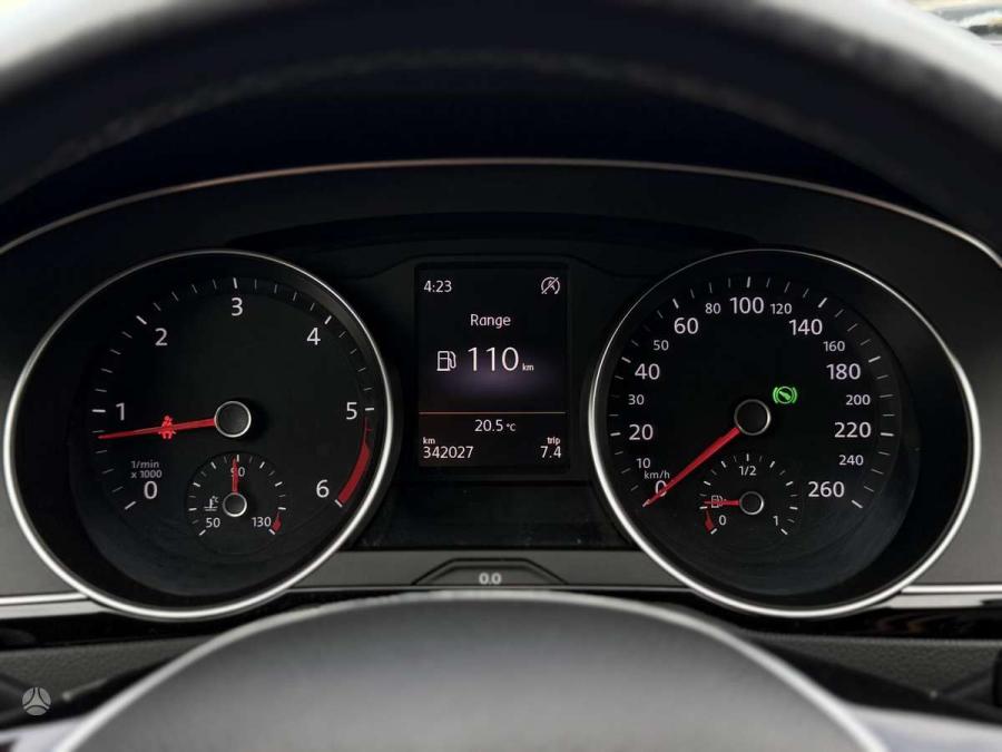 Black Volkswagen Passat 2015 in Rokiskis, with an engine capacity of 1.60 L and mileage of 340 thousand km for 6750 €, photo 41 on AUTOMOTO.COM.LV