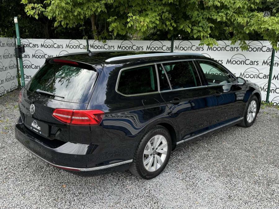 Black Volkswagen Passat 2015 in Vilnius, with an engine capacity of 2.00 L and mileage of 278 thousand km for 9500 €, photo 8 on AUTOMOTO.COM.LV