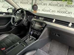 Black Volkswagen Passat 2015 in Vilnius, with an engine capacity of 2.00 L and mileage of 278 thousand km for 9500 €, photo 12 on AUTOMOTO.COM.LV