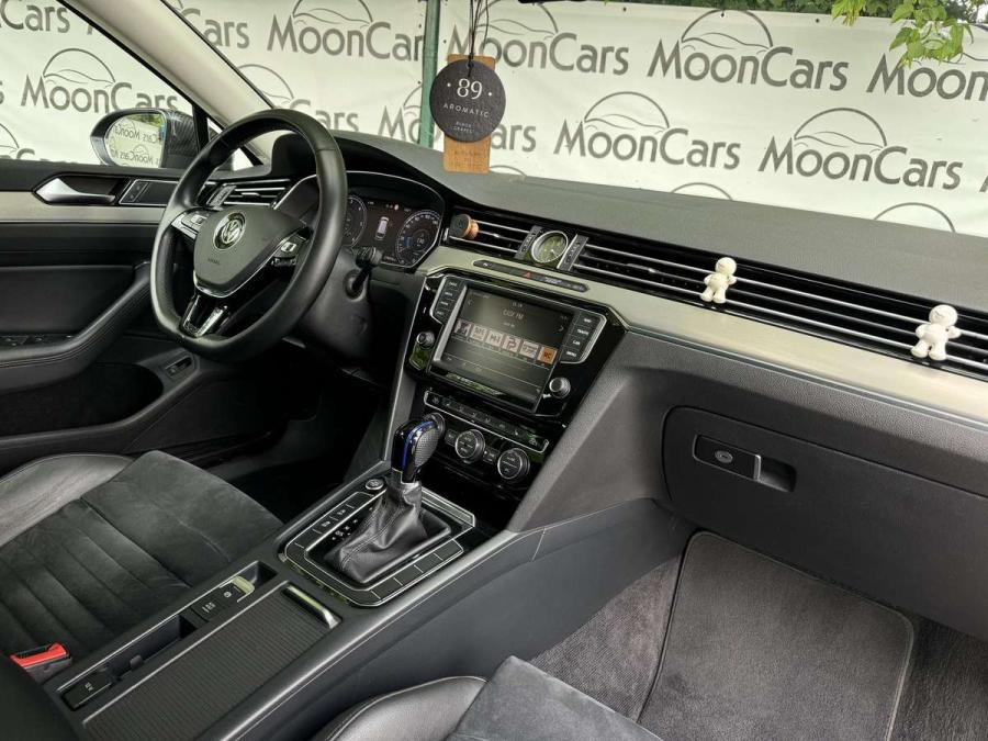 Black Volkswagen Passat 2015 in Vilnius, with an engine capacity of 2.00 L and mileage of 278 thousand km for 9500 €, photo 12 on AUTOMOTO.COM.LV