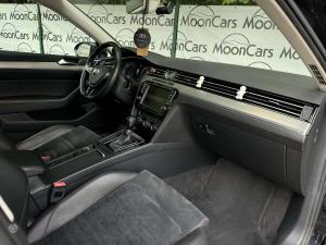 Black Volkswagen Passat 2015 in Vilnius, with an engine capacity of 2.00 L and mileage of 278 thousand km for 9500 €, photo 13 on AUTOMOTO.COM.LV