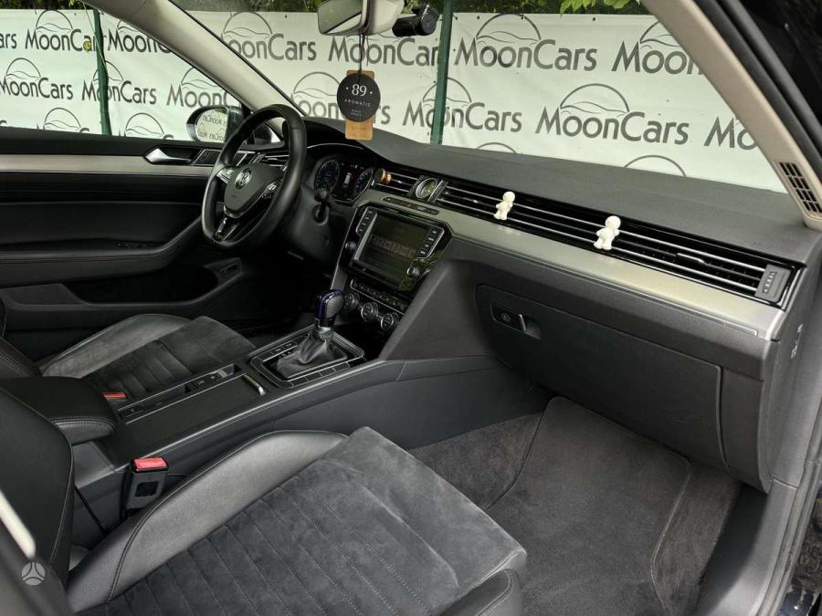 Black Volkswagen Passat 2015 in Vilnius, with an engine capacity of 2.00 L and mileage of 278 thousand km for 9500 €, photo 13 on AUTOMOTO.COM.LV