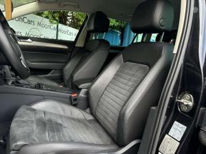 Black Volkswagen Passat 2015 in Vilnius, with an engine capacity of 2.00 L and mileage of 278 thousand km for 9500 €, photo 16 on AUTOMOTO.COM.LV