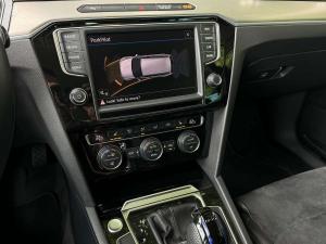 Black Volkswagen Passat 2015 in Vilnius, with an engine capacity of 2.00 L and mileage of 278 thousand km for 9500 €, photo 20 on AUTOMOTO.COM.LV