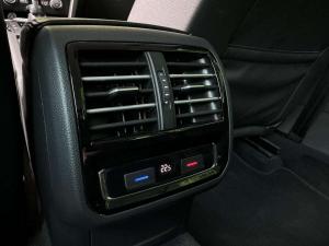 Black Volkswagen Passat 2015 in Vilnius, with an engine capacity of 2.00 L and mileage of 278 thousand km for 9500 €, photo 22 on AUTOMOTO.COM.LV