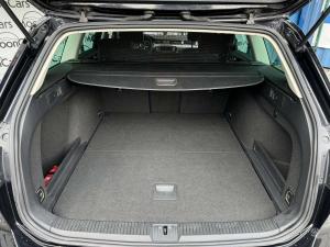 Black Volkswagen Passat 2015 in Vilnius, with an engine capacity of 2.00 L and mileage of 278 thousand km for 9500 €, photo 23 on AUTOMOTO.COM.LV