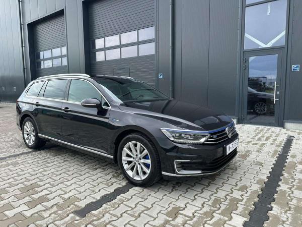 Black Volkswagen Passat 2015 in Klaipeda, with an engine capacity of 1.40 L and mileage of 252 thousand km for 10600 €, photo 2 on AUTOMOTO.COM.LV