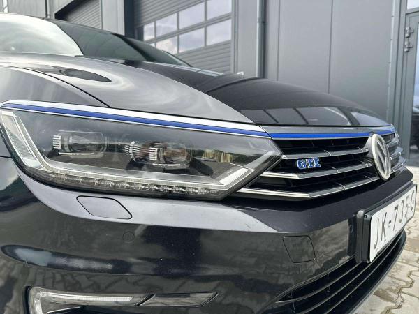 Black Volkswagen Passat 2015 in Klaipeda, with an engine capacity of 1.40 L and mileage of 252 thousand km for 10600 €, photo 5 on AUTOMOTO.COM.LV