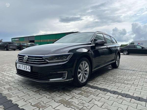 Black Volkswagen Passat 2015 in Klaipeda, with an engine capacity of 1.40 L and mileage of 252 thousand km for 10600 €, photo 7 on AUTOMOTO.COM.LV