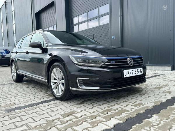 Black Volkswagen Passat 2015 in Klaipeda, with an engine capacity of 1.40 L and mileage of 252 thousand km for 10600 €, photo 8 on AUTOMOTO.COM.LV