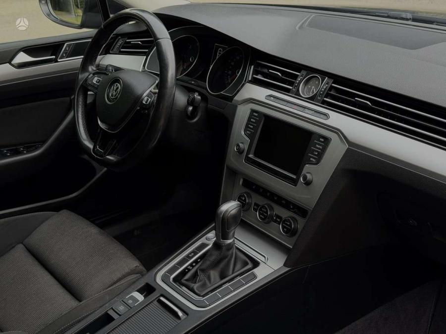 Black Volkswagen Passat 2015 in Rokiskis, with an engine capacity of 1.97 L and mileage of 268 thousand km for 7450 €, photo 23 on AUTOMOTO.COM.LV