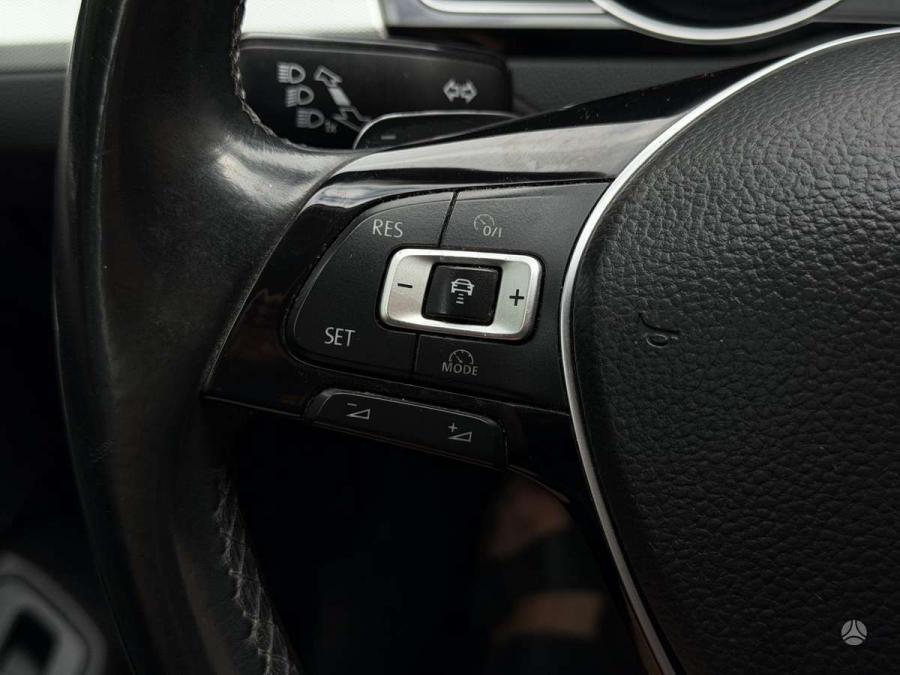 Black Volkswagen Passat 2015 in Rokiskis, with an engine capacity of 1.97 L and mileage of 268 thousand km for 7450 €, photo 41 on AUTOMOTO.COM.LV
