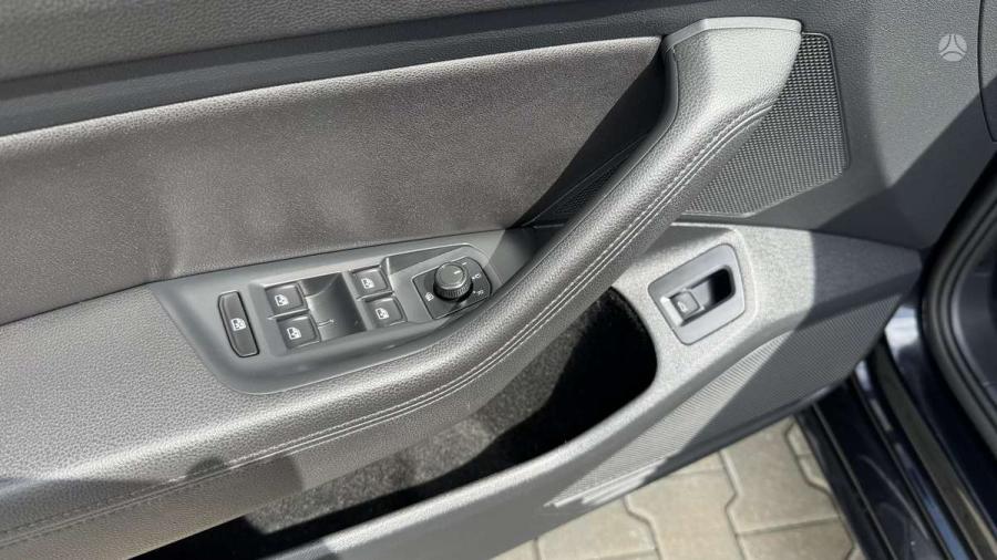 Melns Volkswagen Passat 2015 Viļņa, ar dzinēja tilpumu 1.97 L un nobraukumu 250 tūkst. km par 9990 €, foto 16 vietnē AUTOMOTO.COM.LV