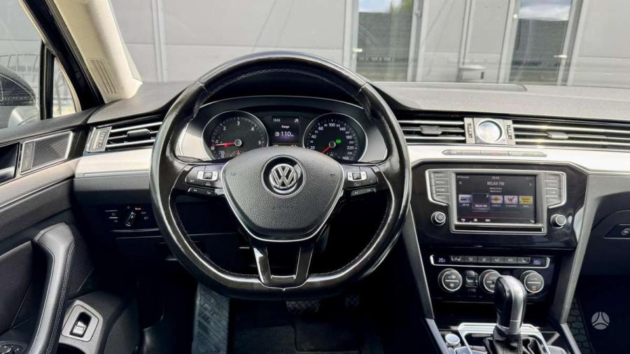 Melns Volkswagen Passat 2015 Viļņa, ar dzinēja tilpumu 1.97 L un nobraukumu 250 tūkst. km par 9990 €, foto 23 vietnē AUTOMOTO.COM.LV