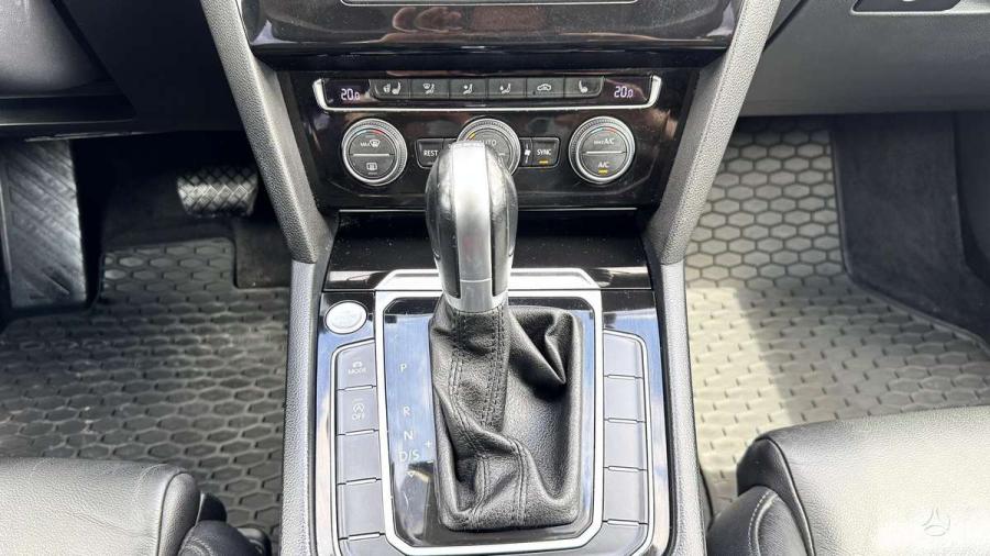 Melns Volkswagen Passat 2015 Viļņa, ar dzinēja tilpumu 1.97 L un nobraukumu 250 tūkst. km par 9990 €, foto 26 vietnē AUTOMOTO.COM.LV