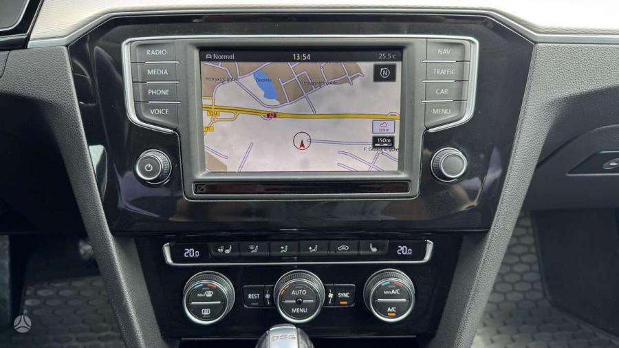Melns Volkswagen Passat 2015 Viļņa, ar dzinēja tilpumu 1.97 L un nobraukumu 250 tūkst. km par 9990 €, foto 29 vietnē AUTOMOTO.COM.LV
