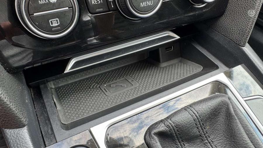 Melns Volkswagen Passat 2015 Viļņa, ar dzinēja tilpumu 1.97 L un nobraukumu 250 tūkst. km par 9990 €, foto 32 vietnē AUTOMOTO.COM.LV