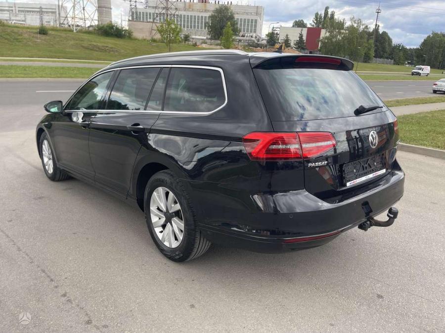 Black Volkswagen Passat 2015 in Kaunas, with an engine capacity of 1.60 L and mileage of 241 thousand km for 7550 €, photo 12 on AUTOMOTO.COM.LV