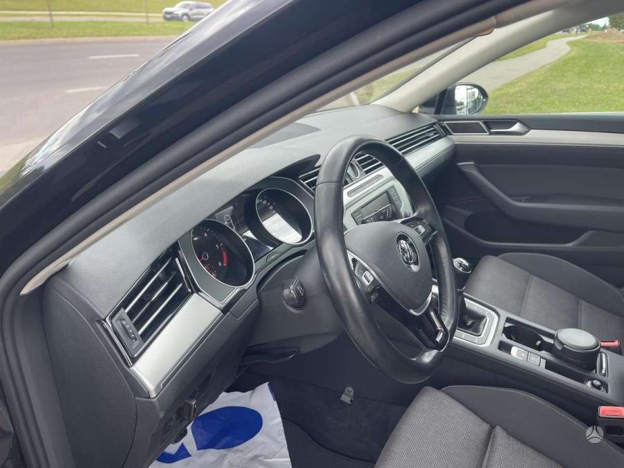 Black Volkswagen Passat 2015 in Kaunas, with an engine capacity of 1.60 L and mileage of 241 thousand km for 7550 €, photo 19 on AUTOMOTO.COM.LV