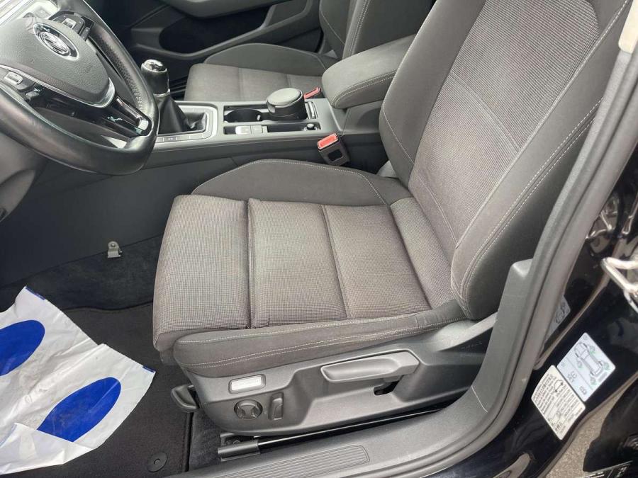 Black Volkswagen Passat 2015 in Kaunas, with an engine capacity of 1.60 L and mileage of 241 thousand km for 7550 €, photo 24 on AUTOMOTO.COM.LV