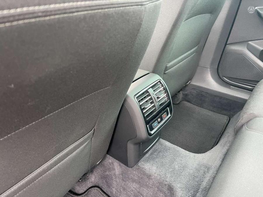 Black Volkswagen Passat 2015 in Kaunas, with an engine capacity of 1.60 L and mileage of 241 thousand km for 7550 €, photo 34 on AUTOMOTO.COM.LV