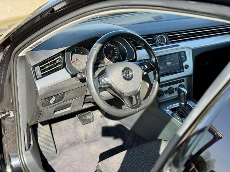 Melns Volkswagen Passat 2015 Vilkaviškis, ar dzinēja tilpumu 1.97 L un nobraukumu 255 tūkst. km par 8700 €, foto 10 vietnē AUTOMOTO.COM.LV