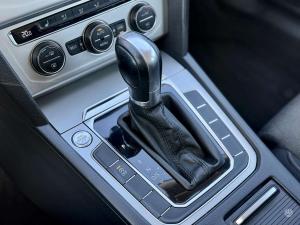 Melns Volkswagen Passat 2015 Vilkaviškis, ar dzinēja tilpumu 1.97 L un nobraukumu 255 tūkst. km par 8700 €, foto 14 vietnē AUTOMOTO.COM.LV