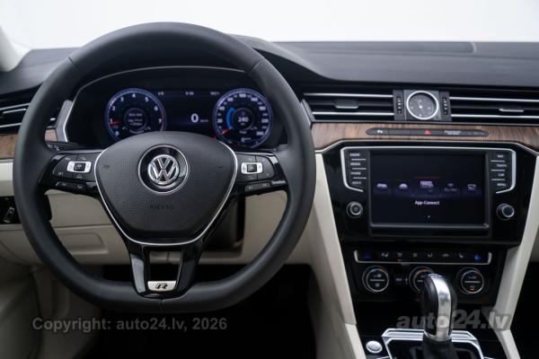 Black Volkswagen Passat 2015 in Tallinn, with an engine capacity of 1.80 L and mileage of 165 thousand km for 11999 €, photo 8 on AUTOMOTO.COM.LV