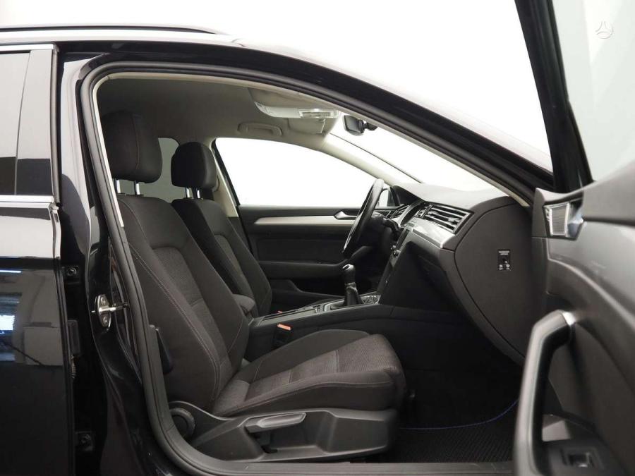 Black Volkswagen Passat 2015 in Vilnius, with an engine capacity of 1.40 L and mileage of 202 thousand km for 7500 €, photo 12 on AUTOMOTO.COM.LV