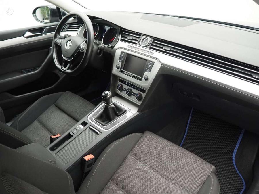 Black Volkswagen Passat 2015 in Vilnius, with an engine capacity of 1.40 L and mileage of 202 thousand km for 7500 €, photo 13 on AUTOMOTO.COM.LV